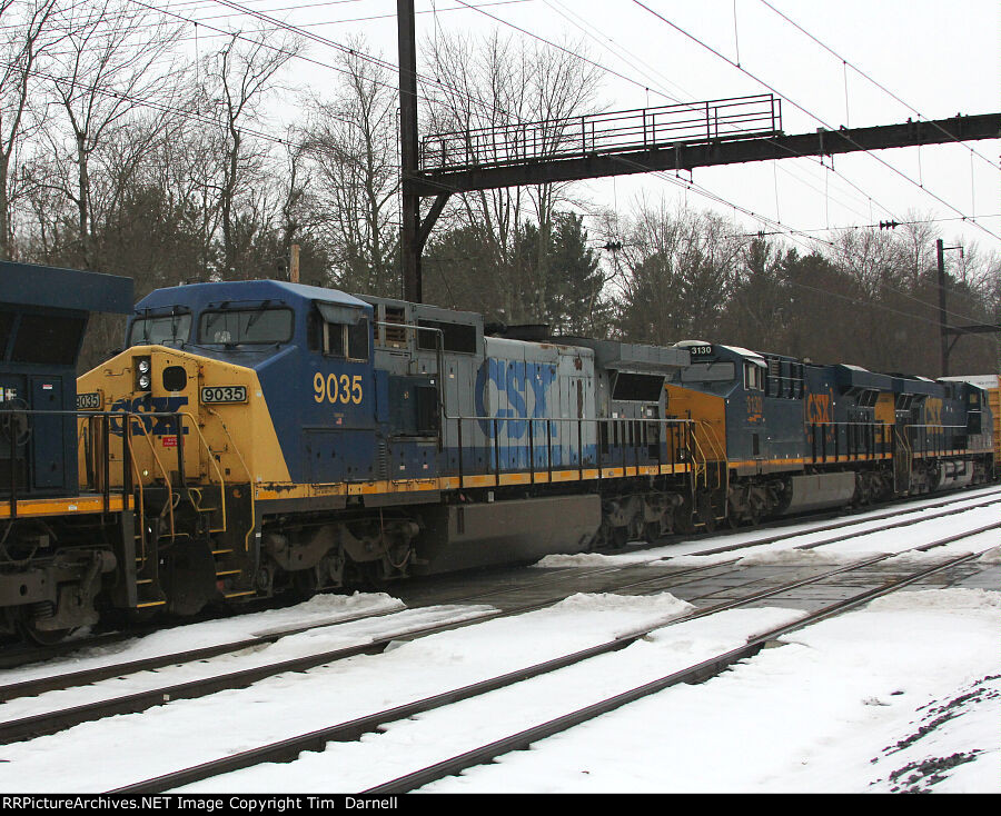 CSX 9035 on Q300